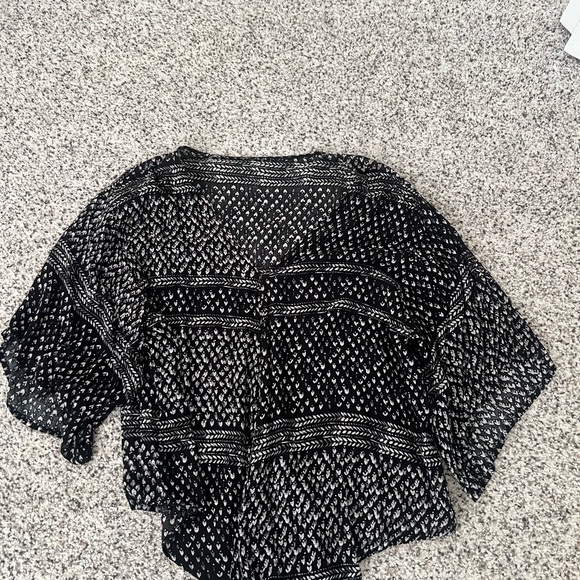 Tops | Stylish Black And White Patterned Top | Poshmark